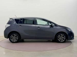 Grey Toyota Verso 2015 in Panevezys, with an engine capacity of 1.60 L and mileage of 172 thousand km for 6590 €, photo 5 on AUTOMOTO.COM.LV
