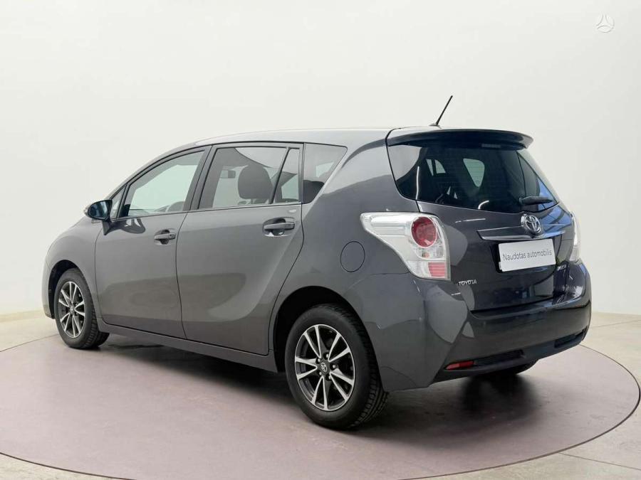 Grey Toyota Verso 2015 in Panevezys, with an engine capacity of 1.60 L and mileage of 172 thousand km for 6590 €, photo 7 on AUTOMOTO.COM.LV