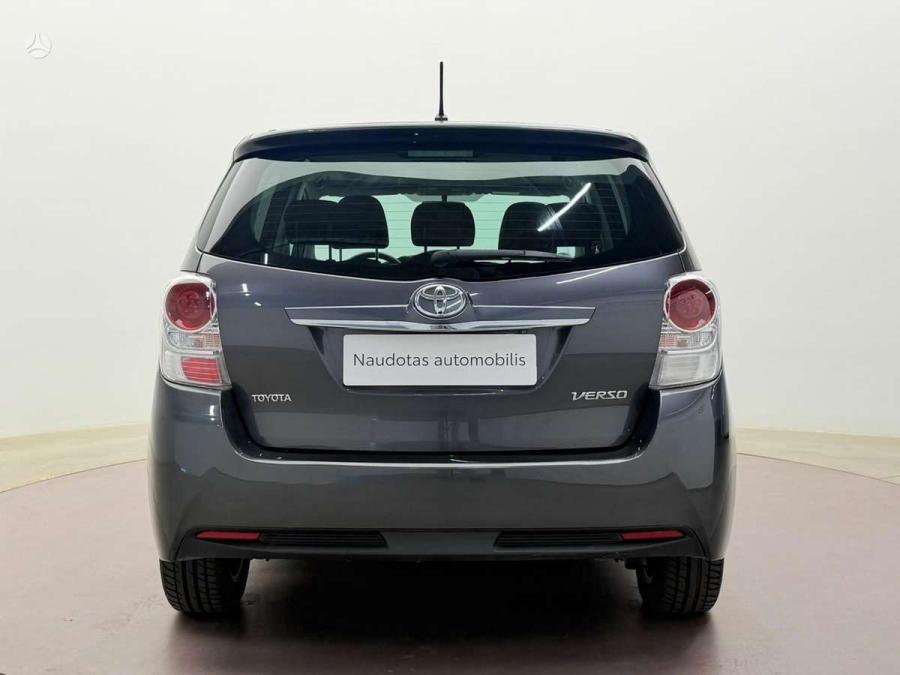 Grey Toyota Verso 2015 in Panevezys, with an engine capacity of 1.60 L and mileage of 172 thousand km for 6590 €, photo 8 on AUTOMOTO.COM.LV