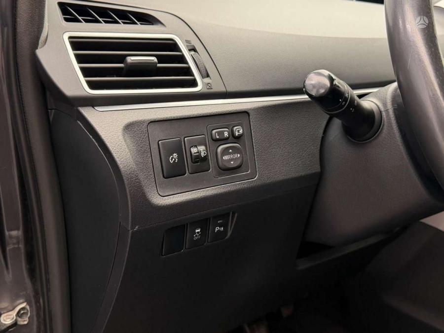 Grey Toyota Verso 2015 in Panevezys, with an engine capacity of 1.60 L and mileage of 172 thousand km for 6590 €, photo 12 on AUTOMOTO.COM.LV