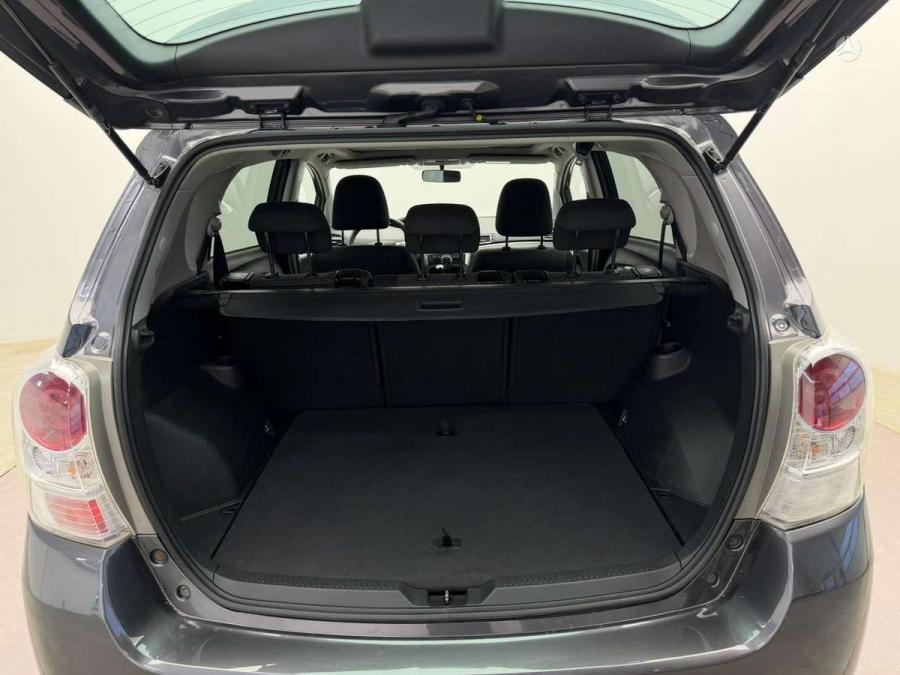 Grey Toyota Verso 2015 in Panevezys, with an engine capacity of 1.60 L and mileage of 172 thousand km for 6590 €, photo 14 on AUTOMOTO.COM.LV