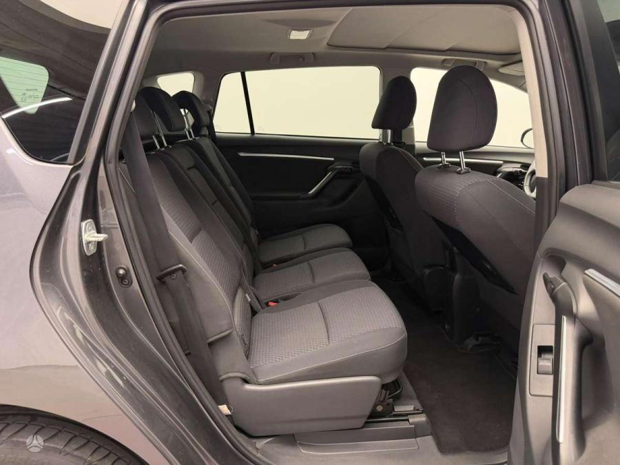 Grey Toyota Verso 2015 in Panevezys, with an engine capacity of 1.60 L and mileage of 172 thousand km for 6590 €, photo 15 on AUTOMOTO.COM.LV