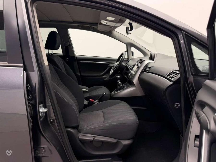 Grey Toyota Verso 2015 in Panevezys, with an engine capacity of 1.60 L and mileage of 172 thousand km for 6590 €, photo 16 on AUTOMOTO.COM.LV