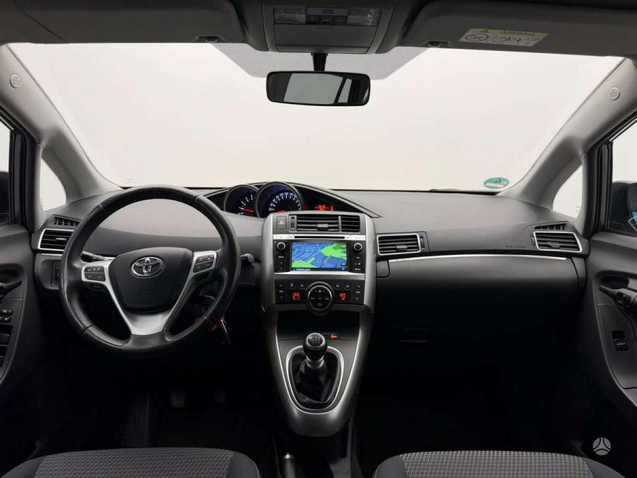 Grey Toyota Verso 2015 in Panevezys, with an engine capacity of 1.60 L and mileage of 172 thousand km for 6590 €, photo 19 on AUTOMOTO.COM.LV