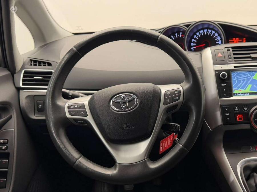 Grey Toyota Verso 2015 in Panevezys, with an engine capacity of 1.60 L and mileage of 172 thousand km for 6590 €, photo 20 on AUTOMOTO.COM.LV