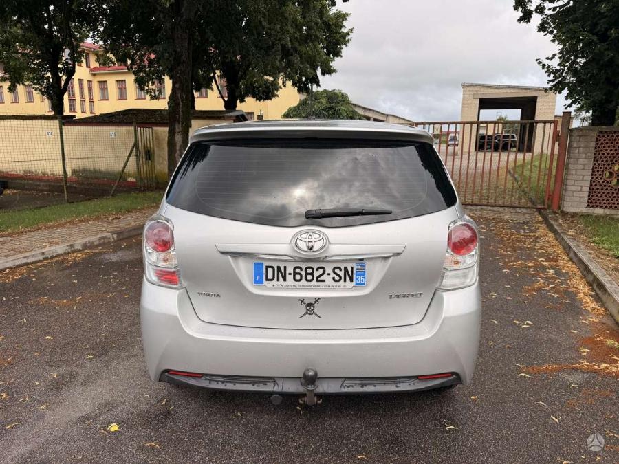 Grey Toyota Verso 2015 in Taurage, with an engine capacity of 1.60 L and mileage of 149 thousand km for 7000 €, photo 7 on AUTOMOTO.COM.LV