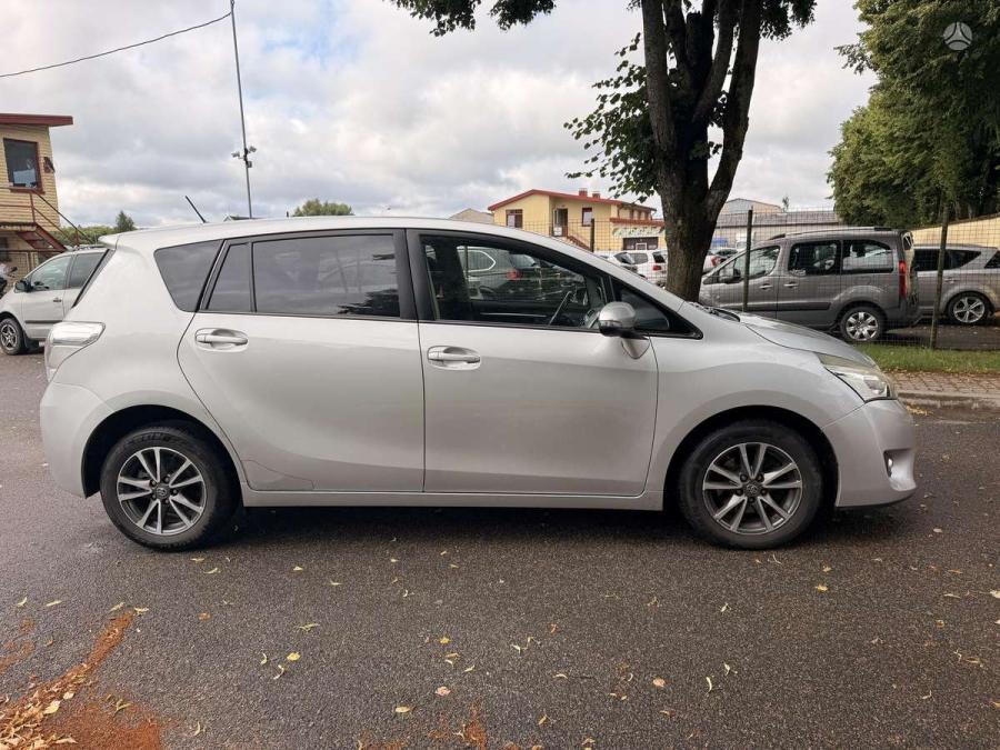 Grey Toyota Verso 2015 in Taurage, with an engine capacity of 1.60 L and mileage of 149 thousand km for 7000 €, photo 9 on AUTOMOTO.COM.LV