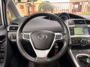 Grey Toyota Verso 2015 in Taurage, with an engine capacity of 1.60 L and mileage of 149 thousand km for 7000 €, photo 15 on AUTOMOTO.COM.LV