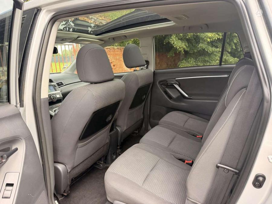 Grey Toyota Verso 2015 in Taurage, with an engine capacity of 1.60 L and mileage of 149 thousand km for 7000 €, photo 17 on AUTOMOTO.COM.LV