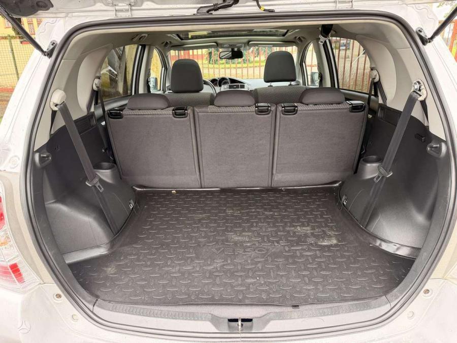 Grey Toyota Verso 2015 in Taurage, with an engine capacity of 1.60 L and mileage of 149 thousand km for 7000 €, photo 18 on AUTOMOTO.COM.LV
