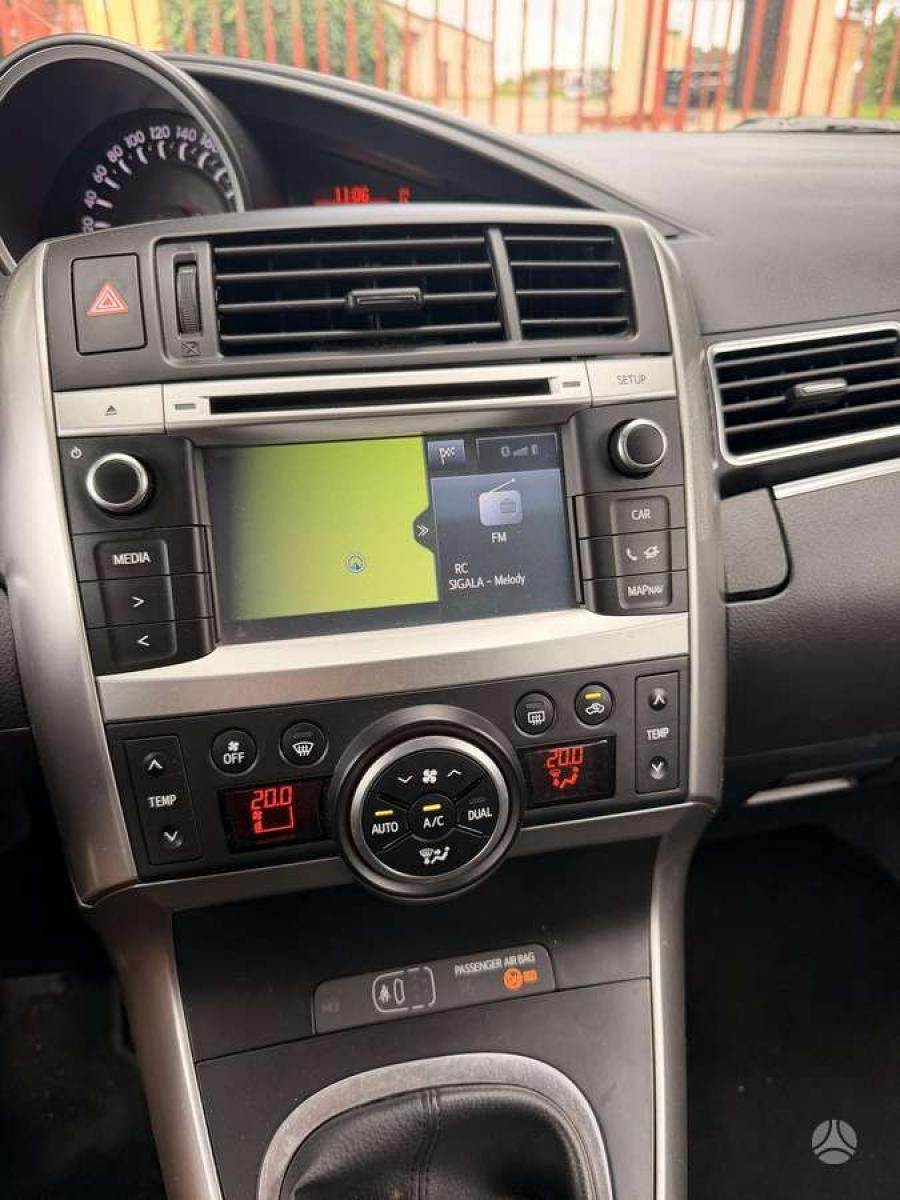 Grey Toyota Verso 2015 in Taurage, with an engine capacity of 1.60 L and mileage of 149 thousand km for 7000 €, photo 20 on AUTOMOTO.COM.LV