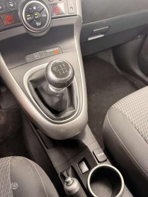 Grey Toyota Verso 2015 in Taurage, with an engine capacity of 1.60 L and mileage of 149 thousand km for 7000 €, photo 21 on AUTOMOTO.COM.LV