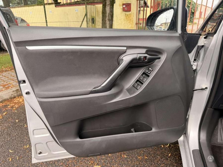 Grey Toyota Verso 2015 in Taurage, with an engine capacity of 1.60 L and mileage of 149 thousand km for 7000 €, photo 22 on AUTOMOTO.COM.LV