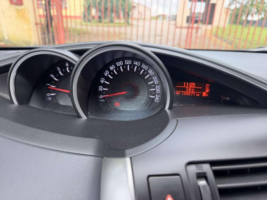 Grey Toyota Verso 2015 in Taurage, with an engine capacity of 1.60 L and mileage of 149 thousand km for 7000 €, photo 27 on AUTOMOTO.COM.LV