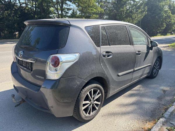 Pelēks Toyota Verso 2015 Tauragė, ar dzinēja tilpumu 1.60 L un nobraukumu 280 tūkst. km par 3750 €, foto 3 vietnē AUTOMOTO.COM.LV