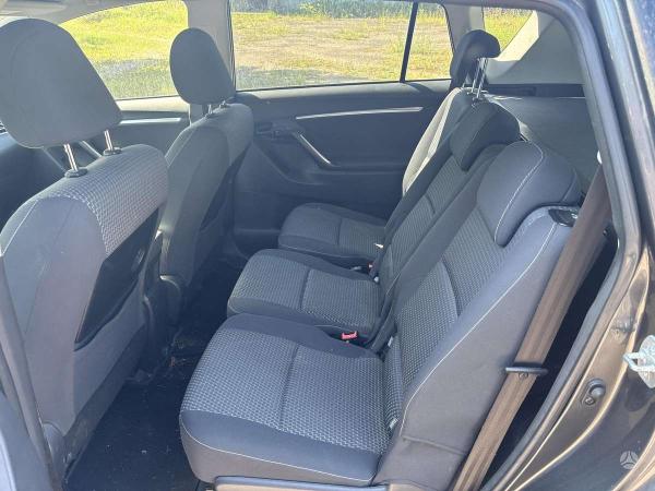 Pelēks Toyota Verso 2015 Tauragė, ar dzinēja tilpumu 1.60 L un nobraukumu 280 tūkst. km par 3750 €, foto 9 vietnē AUTOMOTO.COM.LV