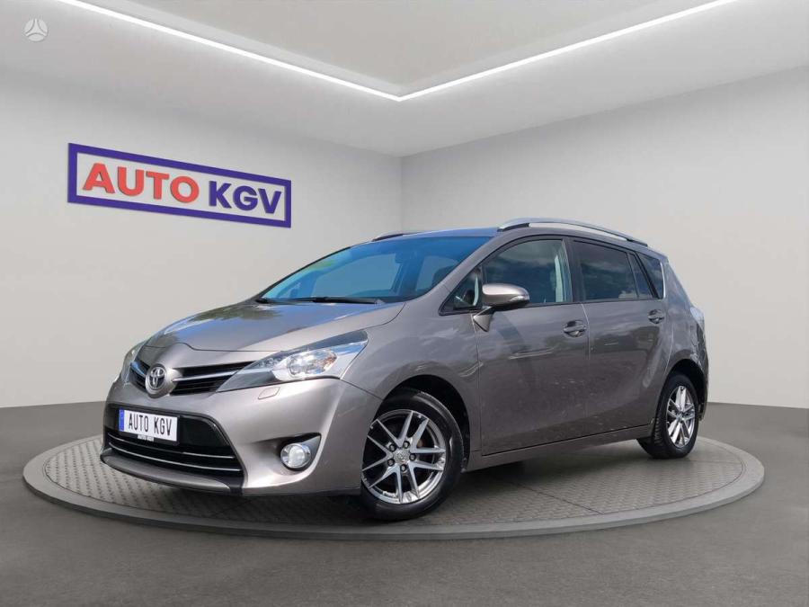 Pelēks Toyota Verso 2015 Viļņa, ar dzinēja tilpumu 1.60 L un nobraukumu 264 tūkst. km par 5999 €, foto 1 vietnē AUTOMOTO.COM.LV