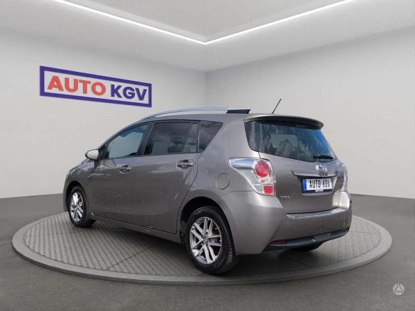 Pelēks Toyota Verso 2015 Viļņa, ar dzinēja tilpumu 1.60 L un nobraukumu 264 tūkst. km par 5999 €, foto 3 vietnē AUTOMOTO.COM.LV