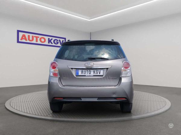 Pelēks Toyota Verso 2015 Viļņa, ar dzinēja tilpumu 1.60 L un nobraukumu 264 tūkst. km par 5999 €, foto 4 vietnē AUTOMOTO.COM.LV