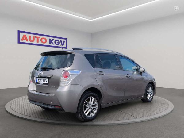 Pelēks Toyota Verso 2015 Viļņa, ar dzinēja tilpumu 1.60 L un nobraukumu 264 tūkst. km par 5999 €, foto 5 vietnē AUTOMOTO.COM.LV