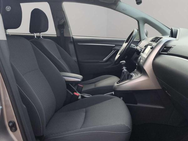 Pelēks Toyota Verso 2015 Viļņa, ar dzinēja tilpumu 1.60 L un nobraukumu 264 tūkst. km par 5999 €, foto 8 vietnē AUTOMOTO.COM.LV