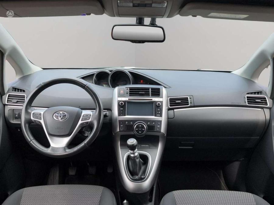 Pelēks Toyota Verso 2015 Viļņa, ar dzinēja tilpumu 1.60 L un nobraukumu 264 tūkst. km par 5999 €, foto 13 vietnē AUTOMOTO.COM.LV
