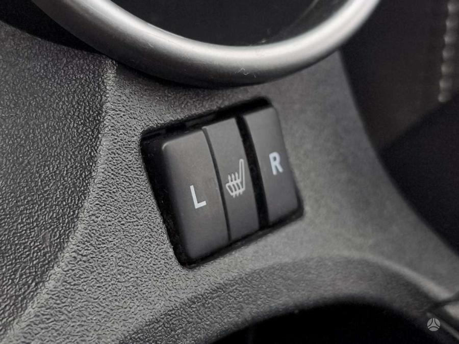Pelēks Toyota Verso 2015 Viļņa, ar dzinēja tilpumu 1.60 L un nobraukumu 264 tūkst. km par 5999 €, foto 17 vietnē AUTOMOTO.COM.LV