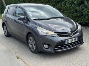 Grey Toyota Verso 2015 in Taurage, with an engine capacity of 1.60 L and mileage of 242 thousand km for 4000 €, photo  on AUTOMOTO.COM.LV