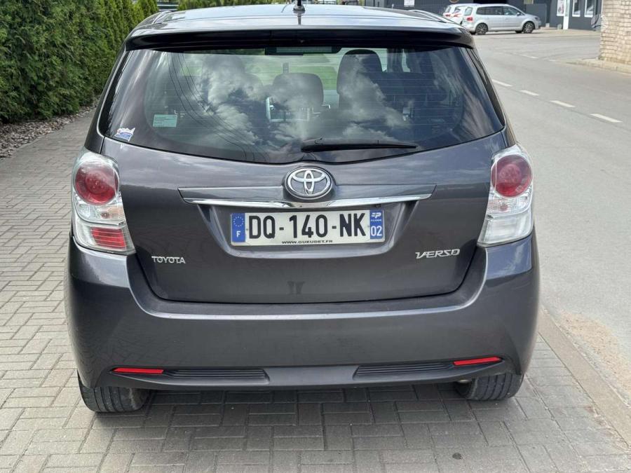 Grey Toyota Verso 2015 in Taurage, with an engine capacity of 1.60 L and mileage of 242 thousand km for 4000 €, photo 7 on AUTOMOTO.COM.LV