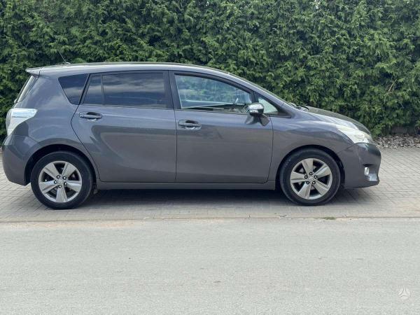 Pelēks Toyota Verso 2015 Tauragė, ar dzinēja tilpumu 1.60 L un nobraukumu 242 tūkst. km par 4000 €, foto 8 vietnē AUTOMOTO.COM.LV