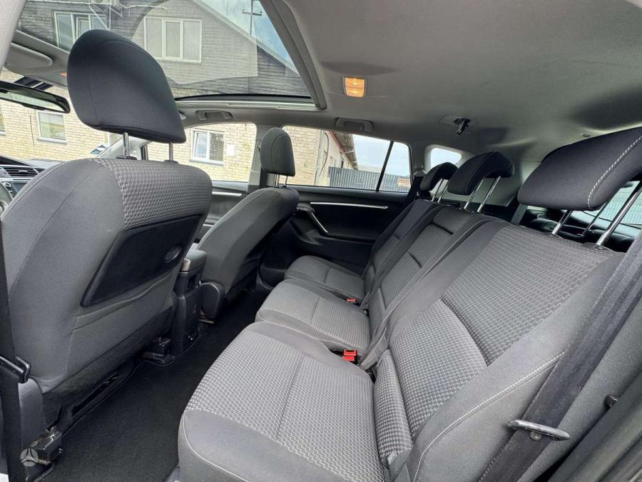 Grey Toyota Verso 2015 in Taurage, with an engine capacity of 1.60 L and mileage of 242 thousand km for 4000 €, photo 12 on AUTOMOTO.COM.LV