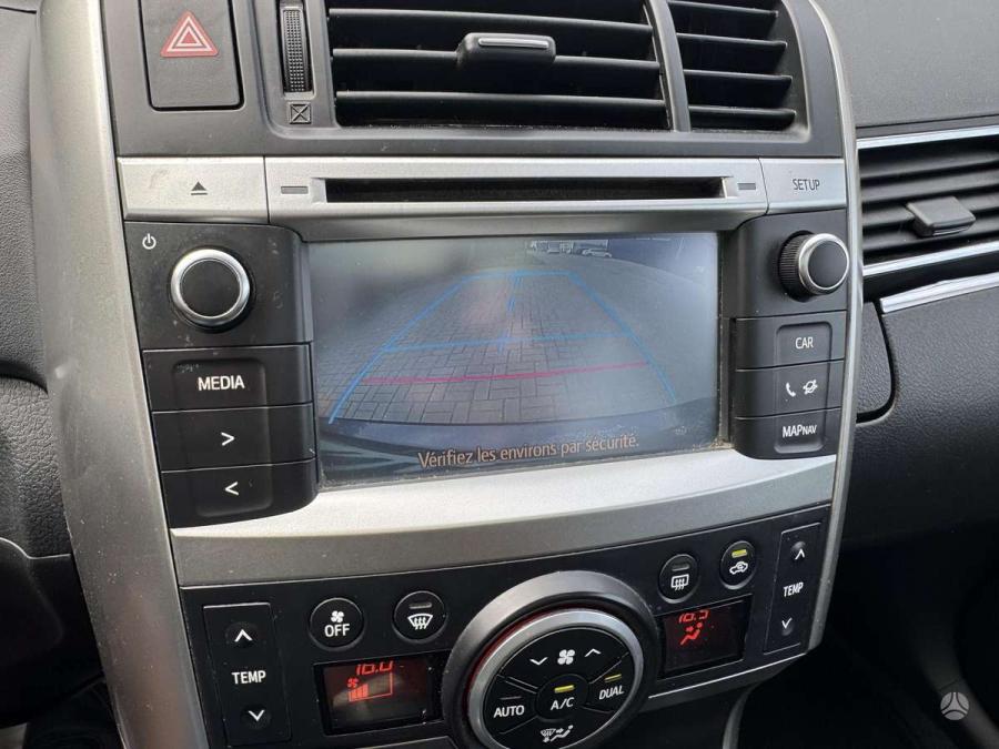 Grey Toyota Verso 2015 in Taurage, with an engine capacity of 1.60 L and mileage of 242 thousand km for 4000 €, photo 18 on AUTOMOTO.COM.LV