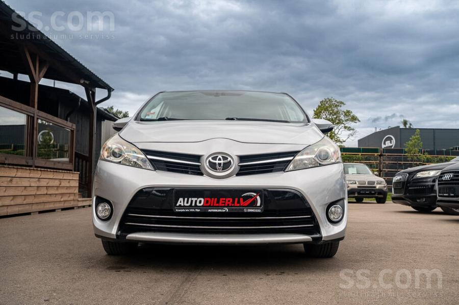 Grey Toyota Verso 2015 in Riga, with an engine capacity of 1.60 L and mileage of 0 thousand km for 6650 €, photo 5 on AUTOMOTO.COM.LV