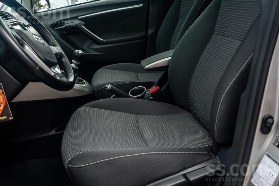 Grey Toyota Verso 2015 in Riga, with an engine capacity of 1.60 L and mileage of 0 thousand km for 6650 €, photo 19 on AUTOMOTO.COM.LV