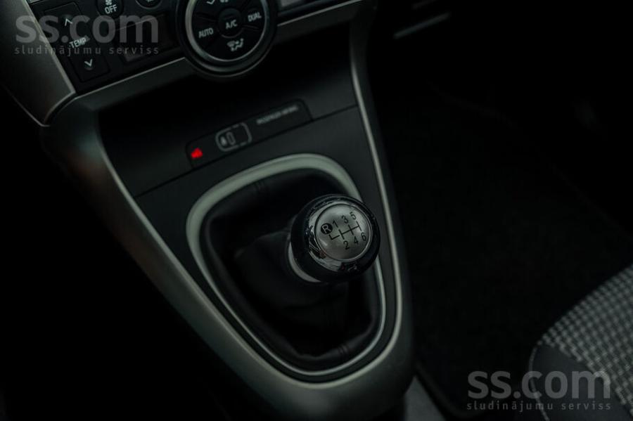 Grey Toyota Verso 2015 in Riga, with an engine capacity of 1.60 L and mileage of 0 thousand km for 6650 €, photo 22 on AUTOMOTO.COM.LV