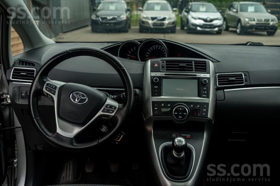 Grey Toyota Verso 2015 in Riga, with an engine capacity of 1.60 L and mileage of 0 thousand km for 6650 €, photo 33 on AUTOMOTO.COM.LV
