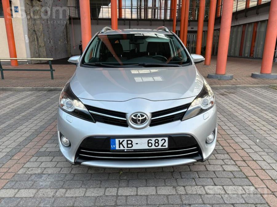 Pelēks Toyota Verso 2015 Ventspils, ar dzinēja tilpumu 1.80 L un nobraukumu 180 tūkst. km par 8490 €, foto 3 vietnē AUTOMOTO.COM.LV