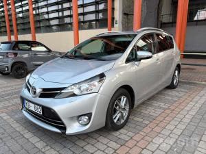 Pelēks Toyota Verso 2015 Ventspils, ar dzinēja tilpumu 1.80 L un nobraukumu 180 tūkst. km par 8490 €, foto 4 vietnē AUTOMOTO.COM.LV