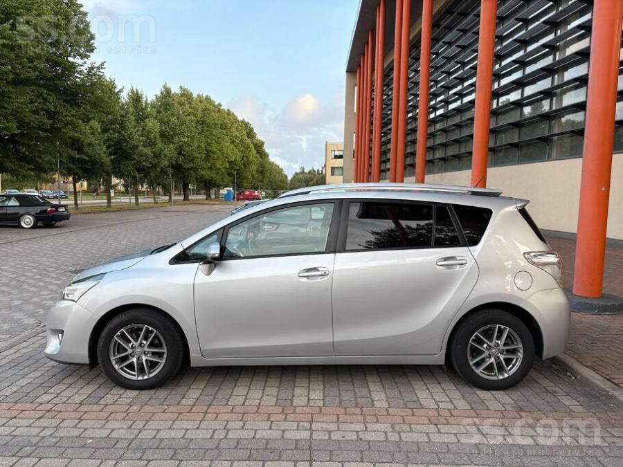Pelēks Toyota Verso 2015 Ventspils, ar dzinēja tilpumu 1.80 L un nobraukumu 180 tūkst. km par 8490 €, foto 5 vietnē AUTOMOTO.COM.LV