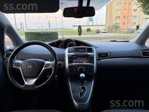 Pelēks Toyota Verso 2015 Ventspils, ar dzinēja tilpumu 1.80 L un nobraukumu 180 tūkst. km par 8490 €, foto 14 vietnē AUTOMOTO.COM.LV