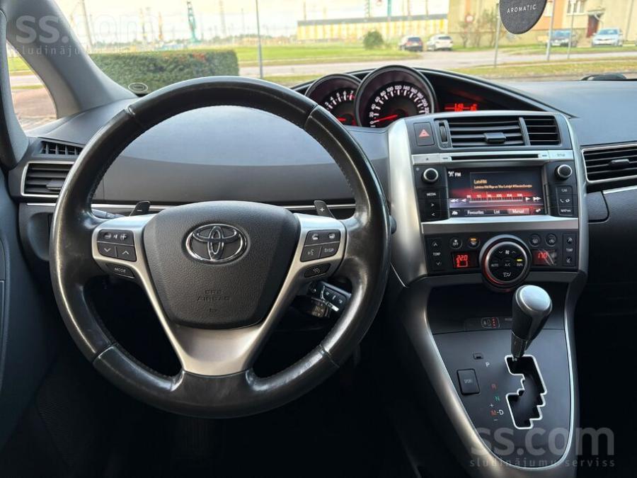 Pelēks Toyota Verso 2015 Ventspils, ar dzinēja tilpumu 1.80 L un nobraukumu 180 tūkst. km par 8490 €, foto 15 vietnē AUTOMOTO.COM.LV