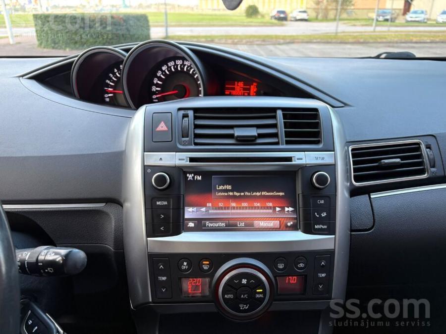 Pelēks Toyota Verso 2015 Ventspils, ar dzinēja tilpumu 1.80 L un nobraukumu 180 tūkst. km par 8490 €, foto 17 vietnē AUTOMOTO.COM.LV