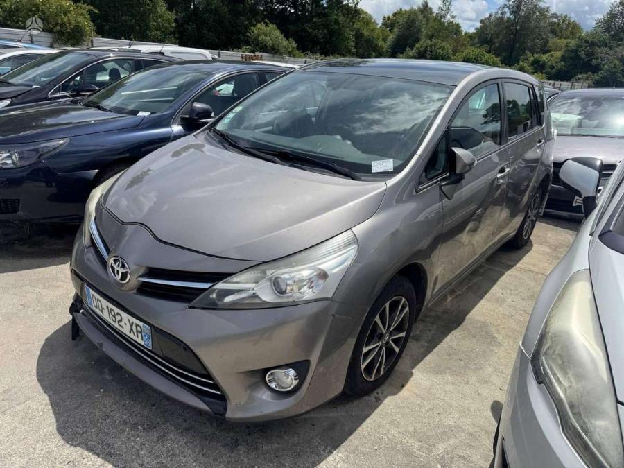 Pelēks Toyota Verso 2015 Birštonas, ar dzinēja tilpumu 1.60 L un nobraukumu 200 tūkst. km par 2200 €, foto 3 vietnē AUTOMOTO.COM.LV
