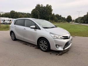 Grey Toyota Verso 2015 in Taurage, with an engine capacity of 1.60 L and mileage of 149 thousand km for 7000 €, photo 3 on AUTOMOTO.COM.LV