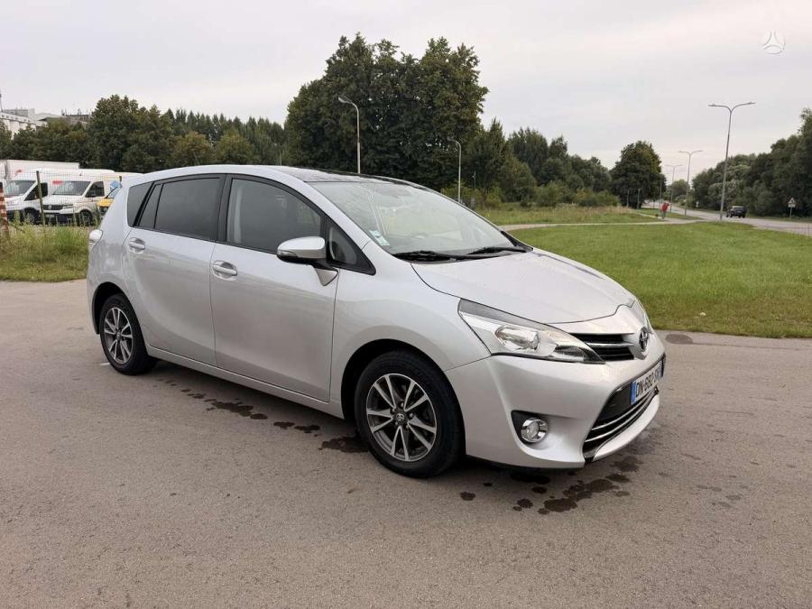 Grey Toyota Verso 2015 in Taurage, with an engine capacity of 1.60 L and mileage of 149 thousand km for 7000 €, photo 3 on AUTOMOTO.COM.LV