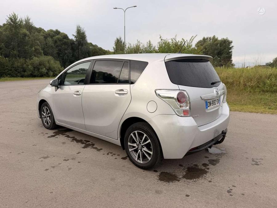 Grey Toyota Verso 2015 in Taurage, with an engine capacity of 1.60 L and mileage of 149 thousand km for 7000 €, photo 5 on AUTOMOTO.COM.LV
