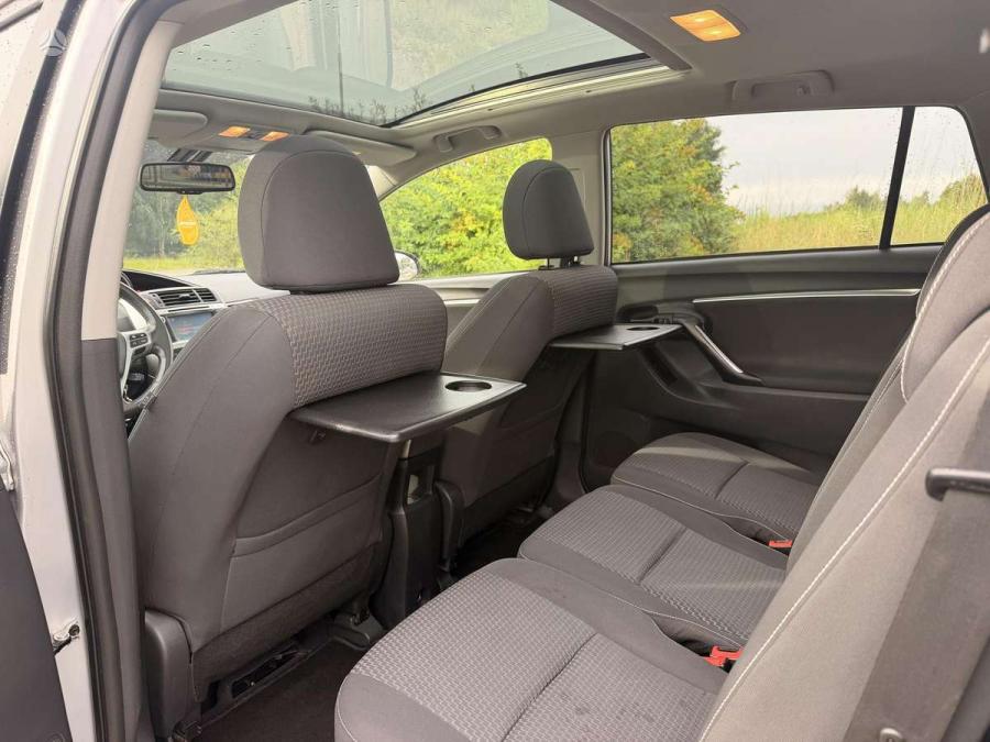 Grey Toyota Verso 2015 in Taurage, with an engine capacity of 1.60 L and mileage of 149 thousand km for 7000 €, photo 16 on AUTOMOTO.COM.LV