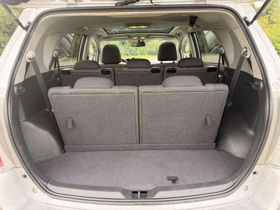 Grey Toyota Verso 2015 in Taurage, with an engine capacity of 1.60 L and mileage of 149 thousand km for 7000 €, photo 18 on AUTOMOTO.COM.LV