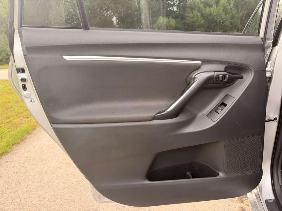 Grey Toyota Verso 2015 in Taurage, with an engine capacity of 1.60 L and mileage of 149 thousand km for 7000 €, photo 20 on AUTOMOTO.COM.LV