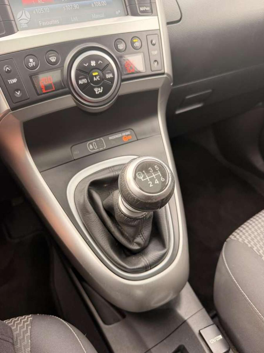 Grey Toyota Verso 2015 in Taurage, with an engine capacity of 1.60 L and mileage of 149 thousand km for 7000 €, photo 23 on AUTOMOTO.COM.LV